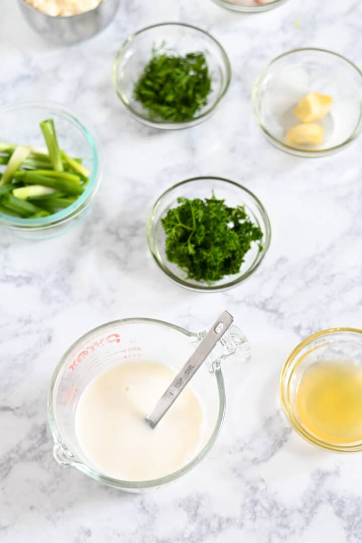 Simple Garlic Ranch Dressing - Cook This Again Mom